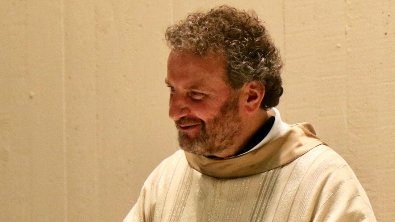 Giovani e mafia: la testimonianza di Don Angelo Cassano (Video) - L ...