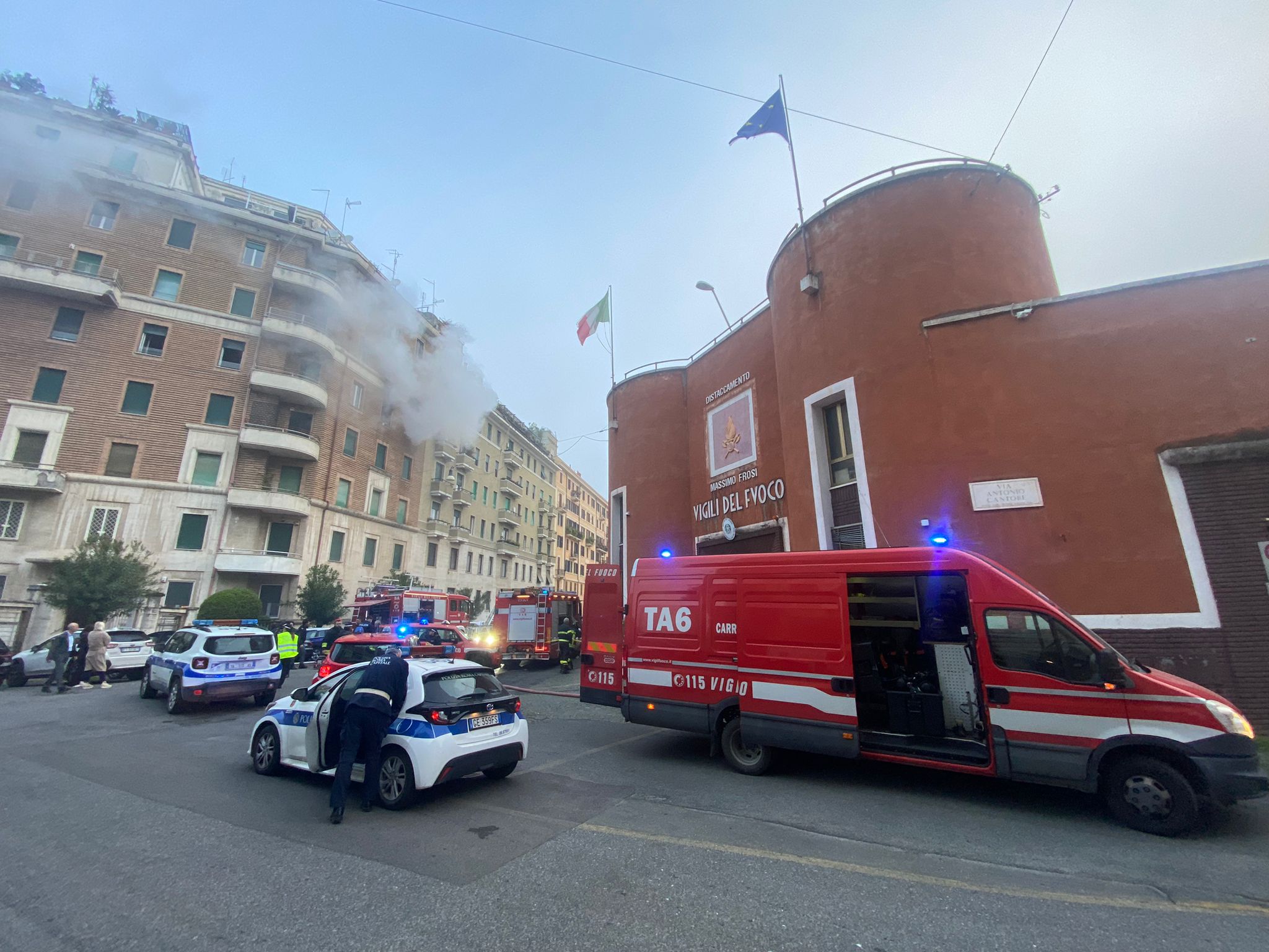 Se c’è un incendio a Roma e manca l’autoscala dei Vigili del fuoco - L ...