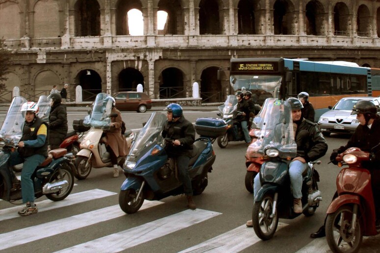 L’aria di Roma: grazie agli scooteristi - L'Opinione