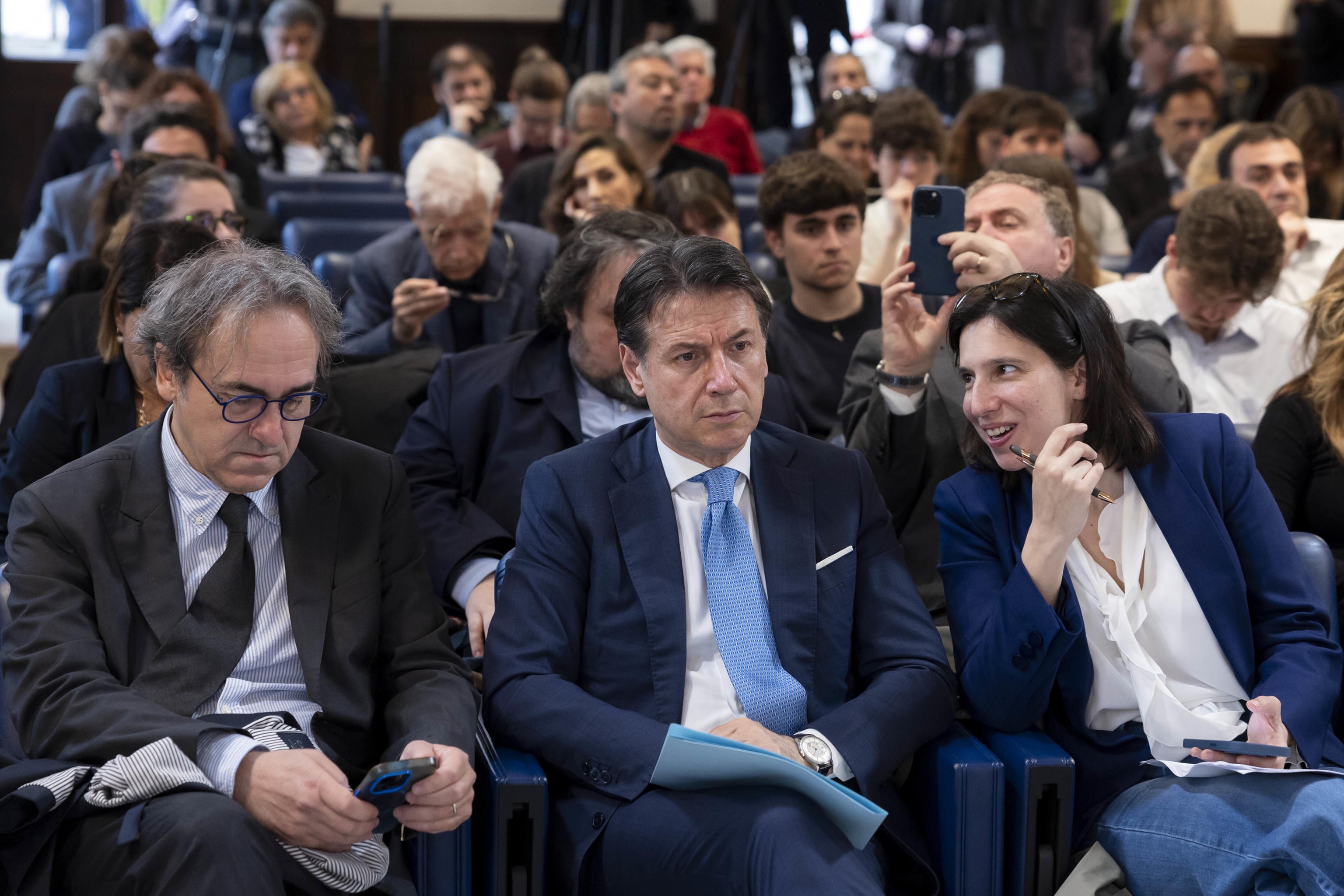 Le mosche cocchiere dell’opposizione - L'Opinione